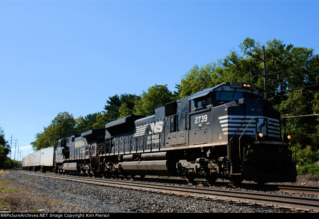 NS 2739 Train 262 RoadRailer